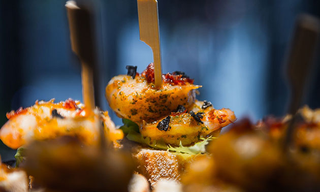 21 Pinchos, Pinchosproeverij + glas wijn in de Markthal bespaar 41% in ...