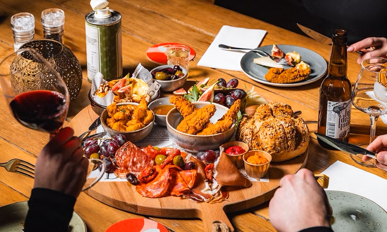 Maak kennis met Grand Café Julius tegen een onverslaanbare prijs - Uit ...