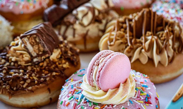 Live Life Donuts, Afhalen: 2, 6 of 12 donuts van verschillende formaten ...