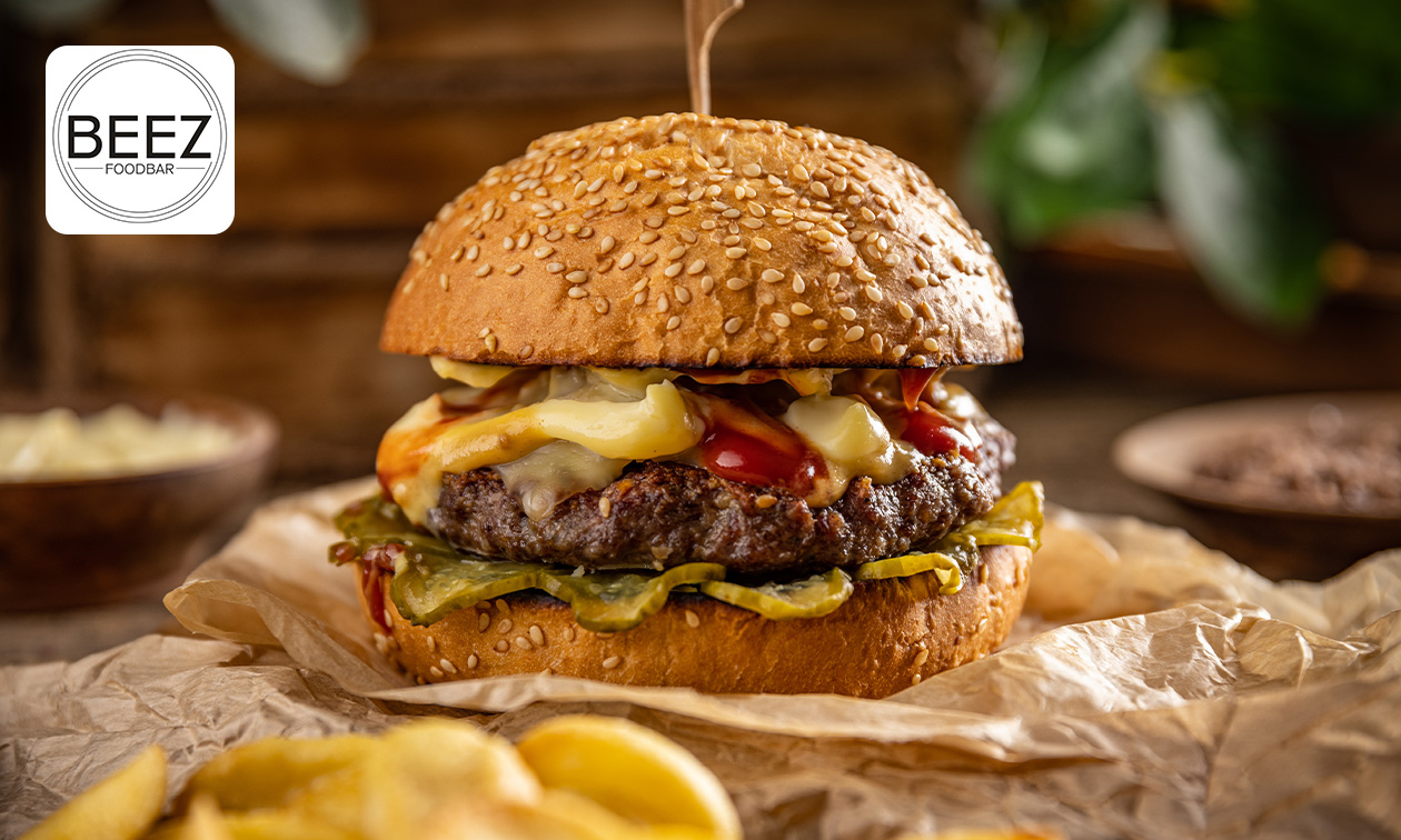 BEEZ Foodbar, Afhalen: burger of loaded fries + blikje fris naar keuze ...