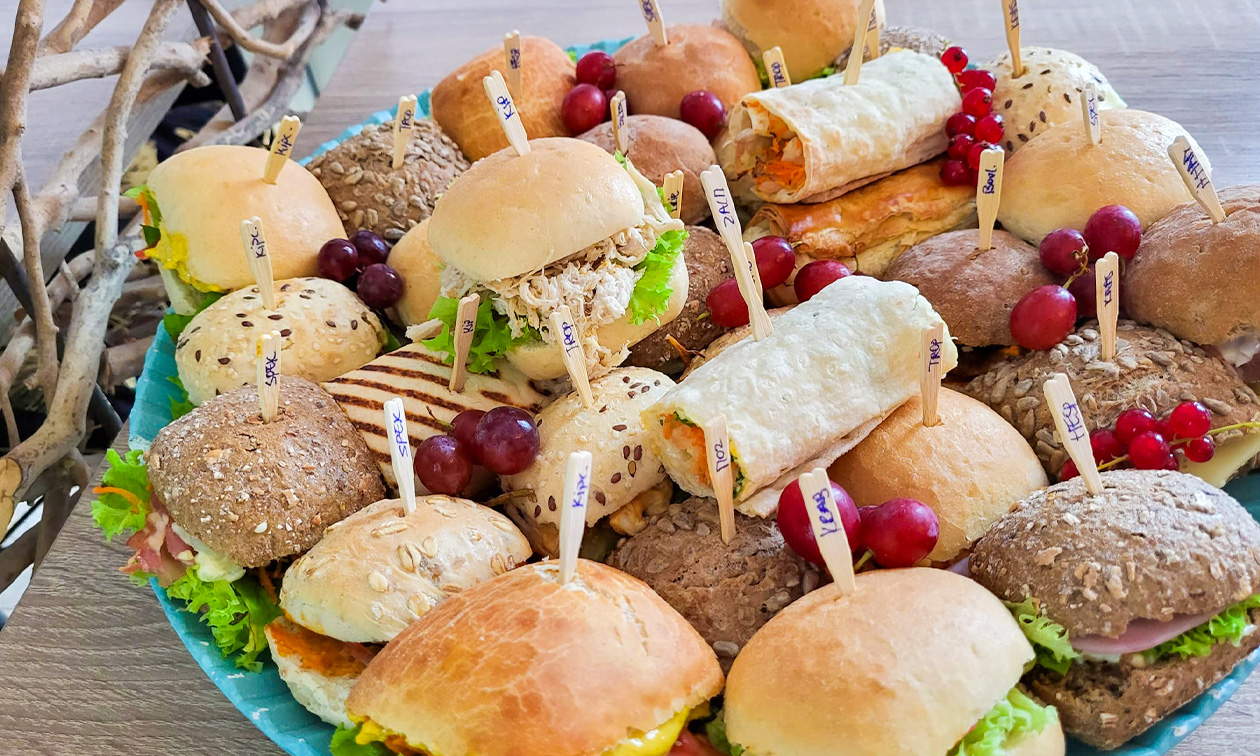 Bread Time, 25 of 50 luxe mini-broodjes om af te halen in Balen bespaar ...