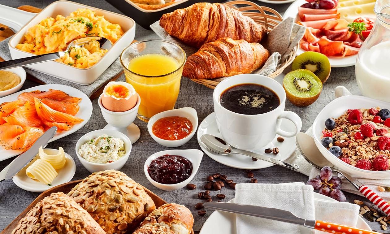 Hotel-Ontbijtservice De Viertorre, Luxe ontbijtbuffet + glas bubbels ...