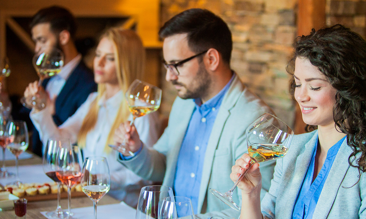 Maison du Vin, Privé wijnproeverij naar keuze + borrelplank in Tilburg Spare 32% in Tilburg mit ...