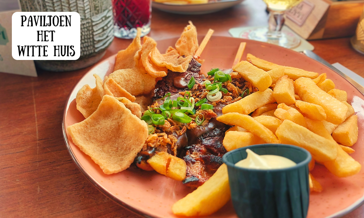 Paviljoen Het Witte Huis, Kipsaté + verse friet bij Paviljoen Het Witte ...