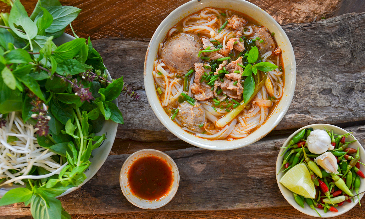 SaWa Indonesian streetfood, Indonesisch 2-gangenlunch Spare 44% in ...